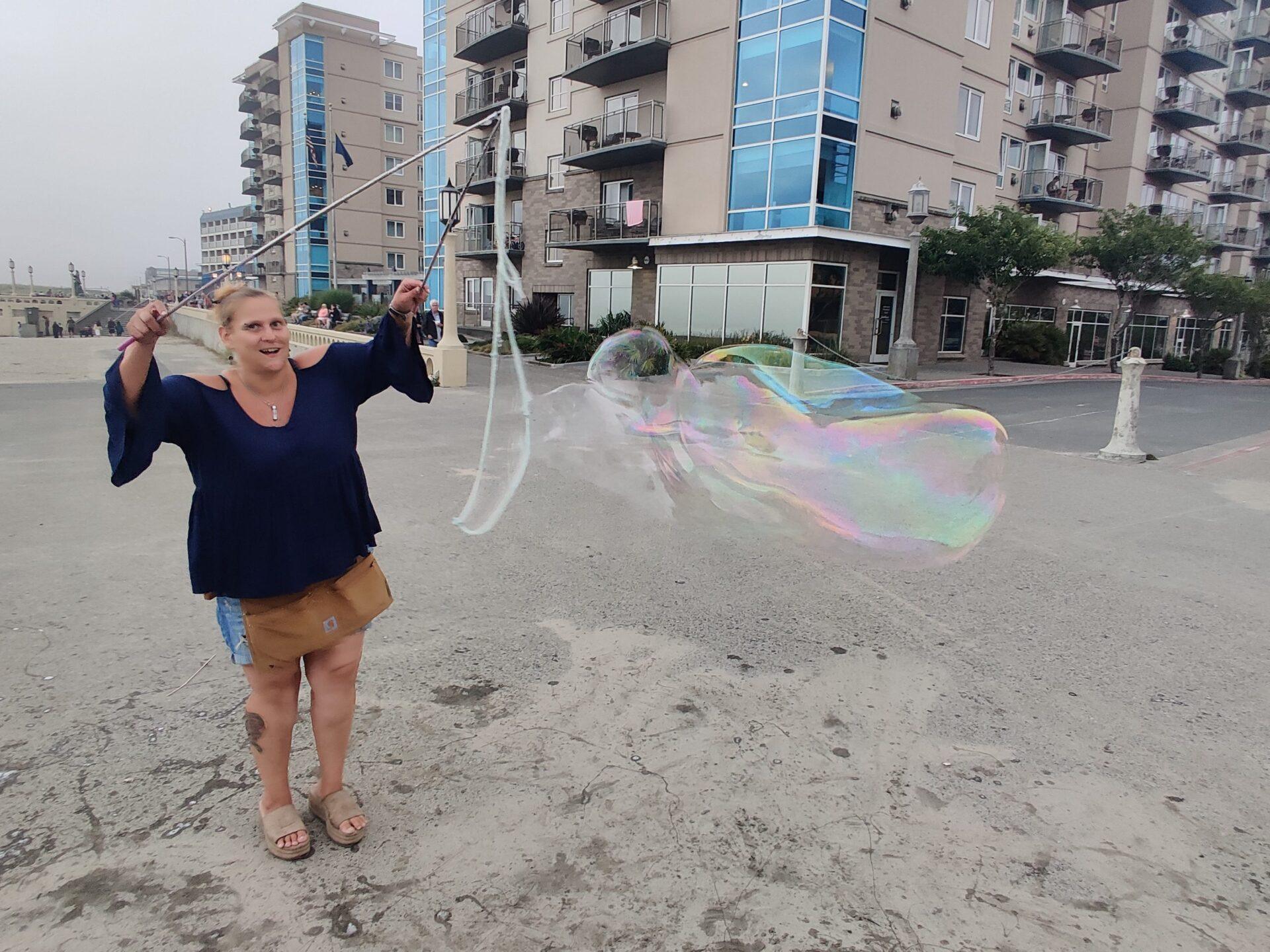 Bountiful Bubbles – Welcome to Bountiful Bubbles! We provide professional family themed bubble ...